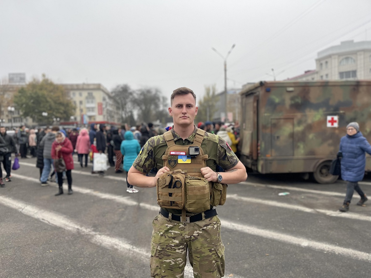 Who We Are – Frontline Medics